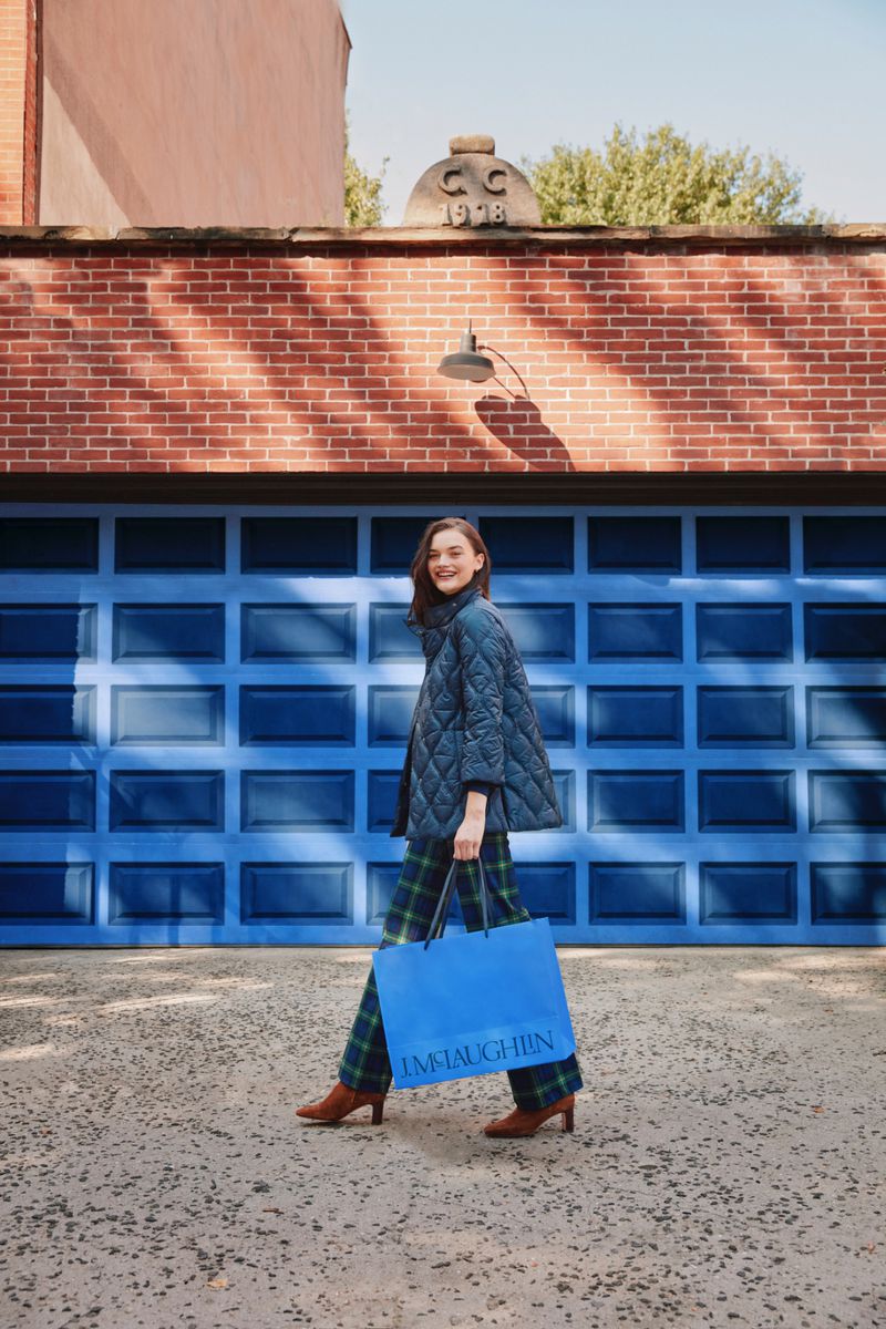 J. McLaughlin Holiday ‘23 Catalogue (Various Lookbooks/Catalogs)