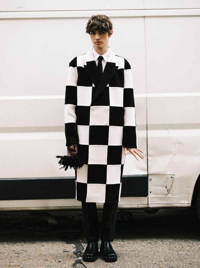 PIERRE DE MAERE (Behind the Blinds)