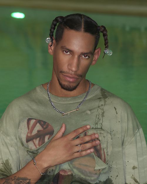 Jon Aro - Entertainer - detail by client