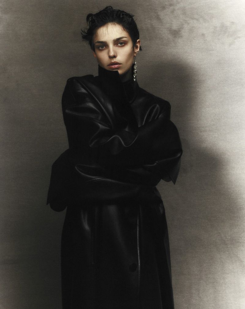 Model of the Week: Marilou Hanriot Went From A Museum Tour to the Saint ...