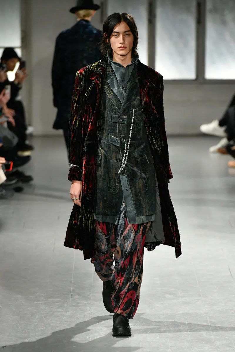 Yohji Yamamoto F/W 23 Men's Show (Yohji Yamamoto)