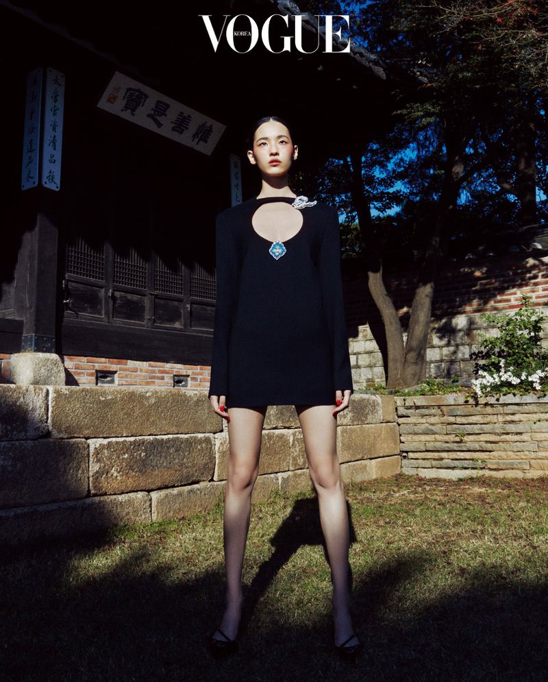 French Jewelry Encountered in a Korean Traditional HouseVogue Korea ...