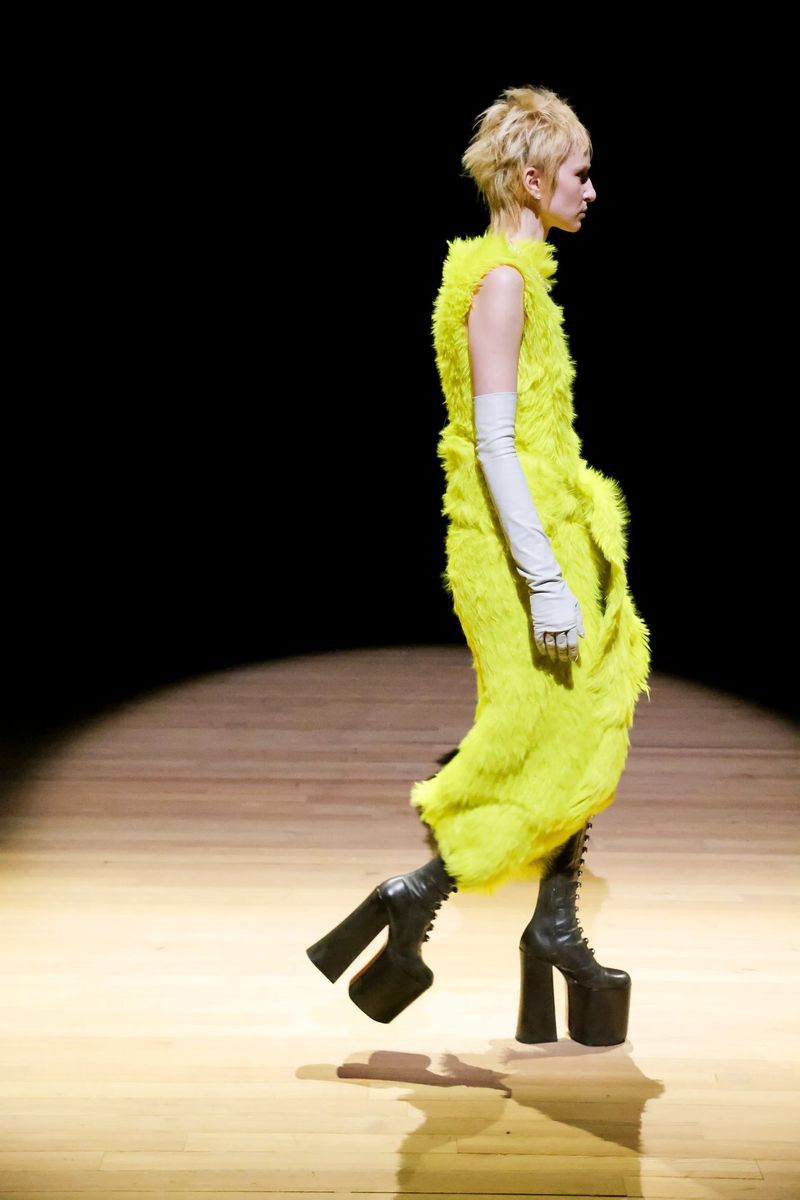Marc Jacobs Spring 23 Show (Marc Jacobs)