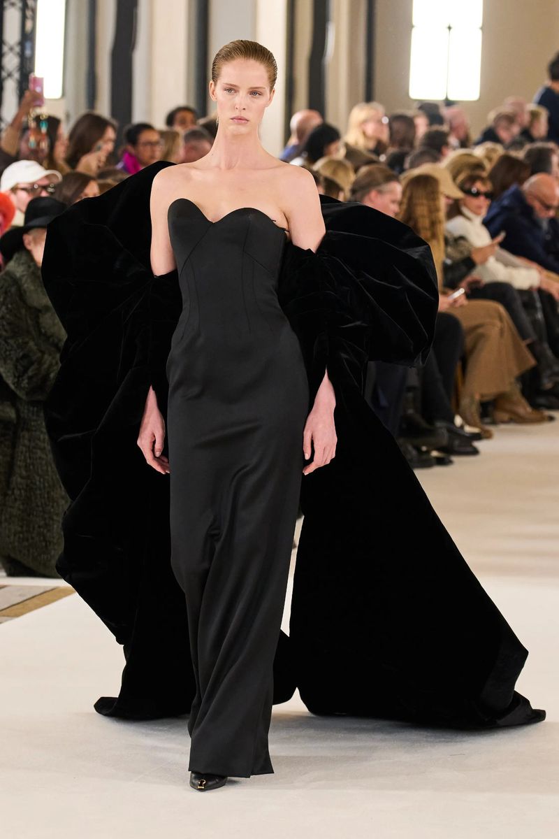 Schiaparelli Spring 2023 Haute Couture Show (Schiaparelli)