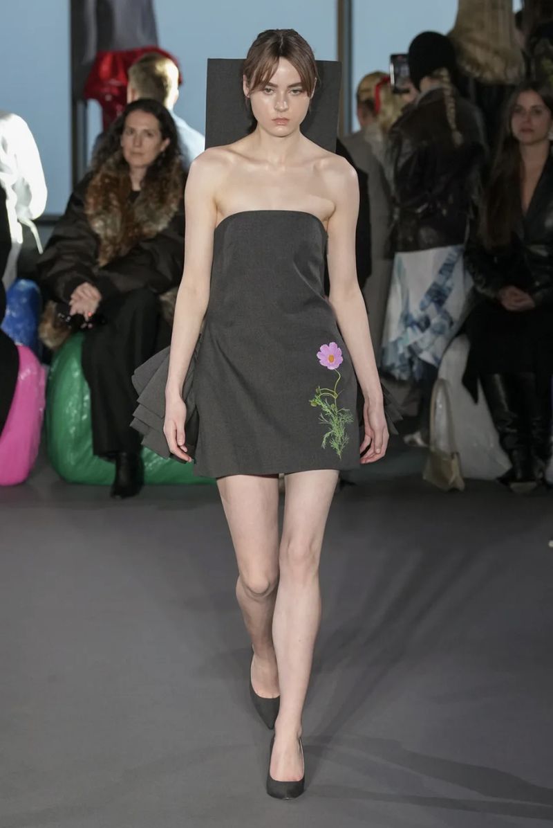 Christopher Kane F/W 23 Show (Christopher Kane)