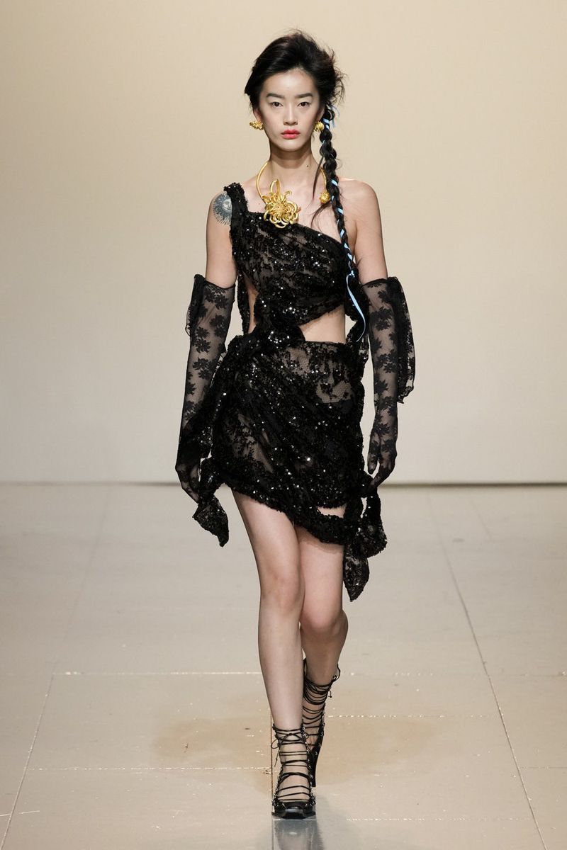 Yuhan Wang F/W 23 Show (Yuhan Wang)
