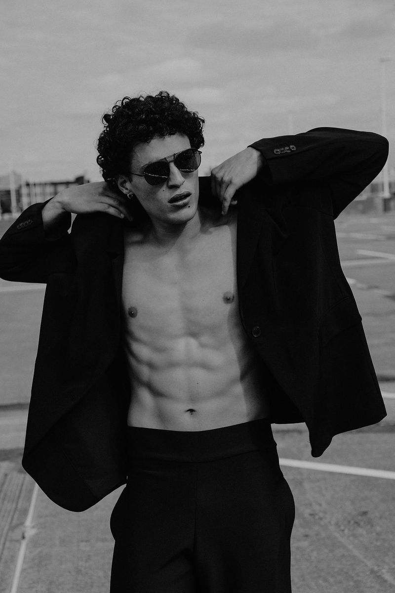 BRYAN MONTAÑEZ (Portrait)