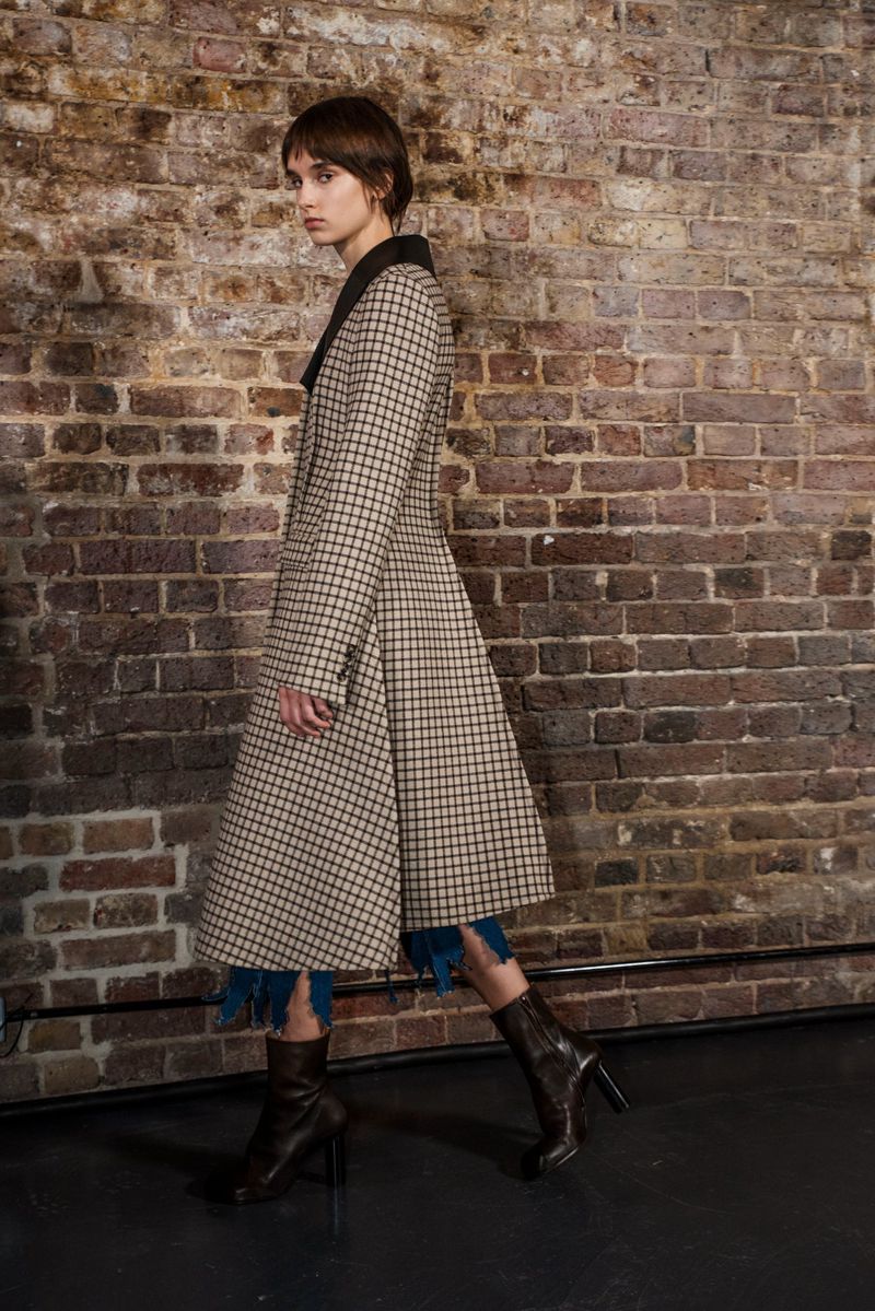 J.W. Anderson A/W 23 WOMEN’S Backstage (J.W. Anderson)