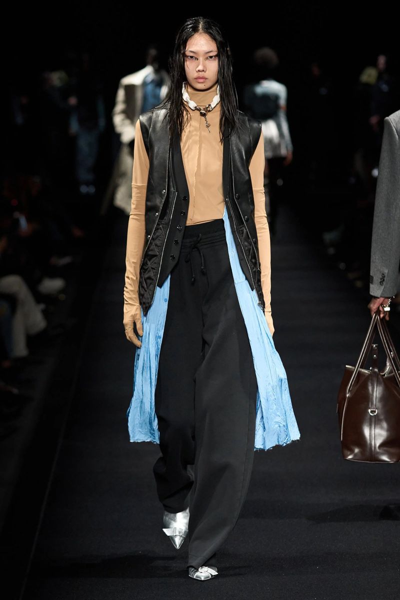 MM6 Maison Margiela F/W 23 Show (MM6 Maison Margiela)