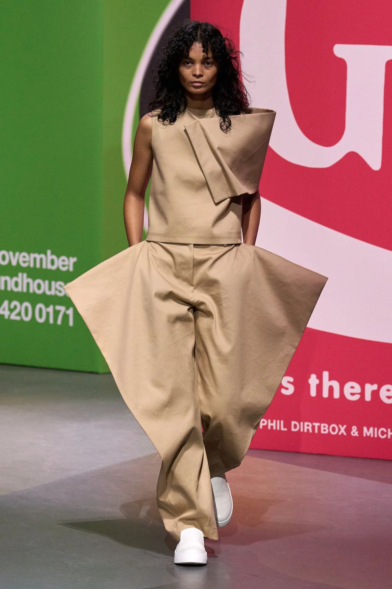 J.W. Anderson F/W 23 Show (J.W. Anderson)