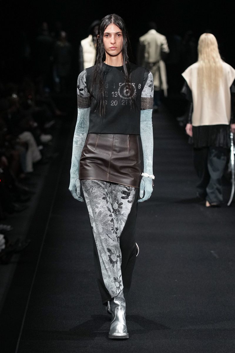 MM6 Maison Margiela F/W 23 Show (MM6 Maison Margiela)