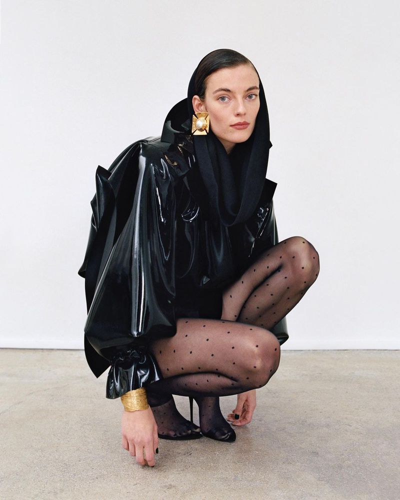 FIRST ISSUE (Harper's Bazaar France)