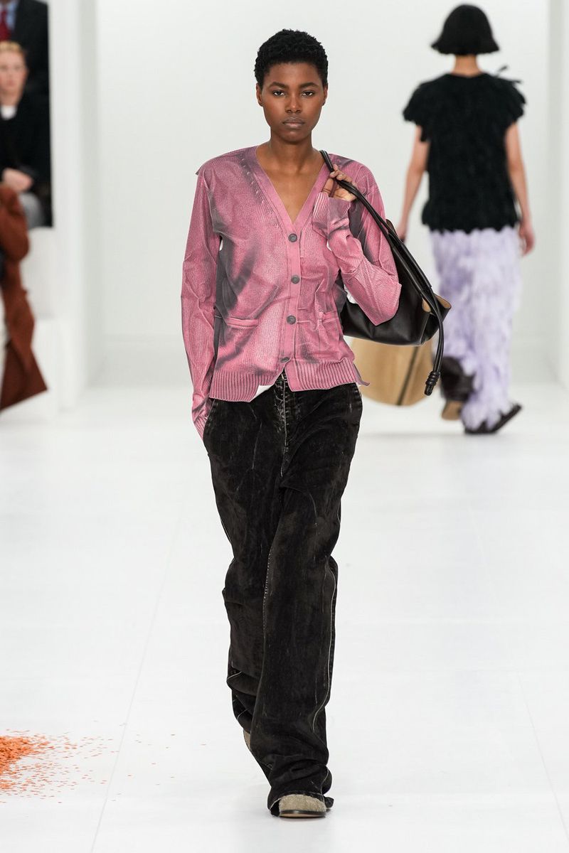 Loewe F/W 23 Show (Loewe)