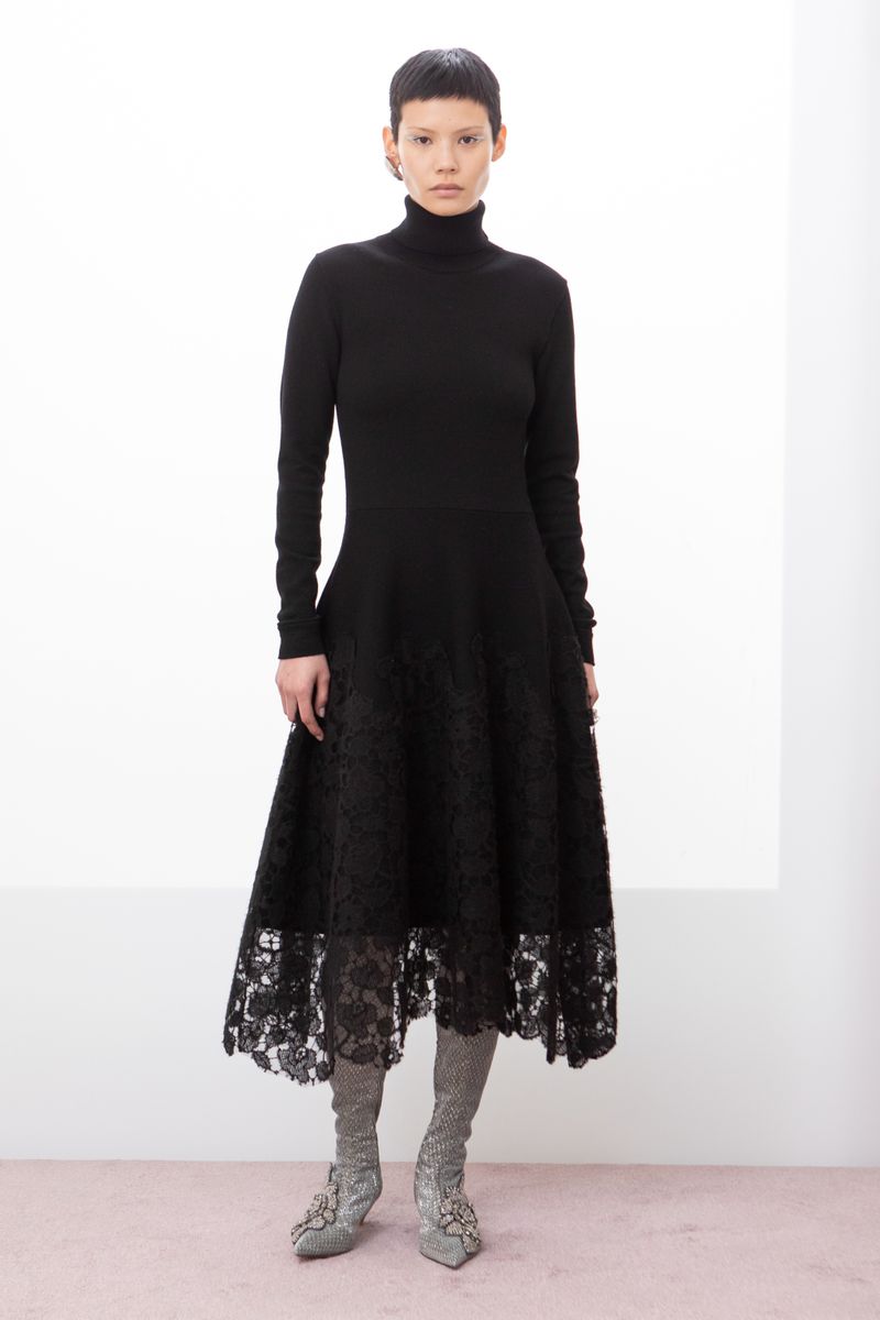 Rochas F/W 23 Presentation (Rochas)