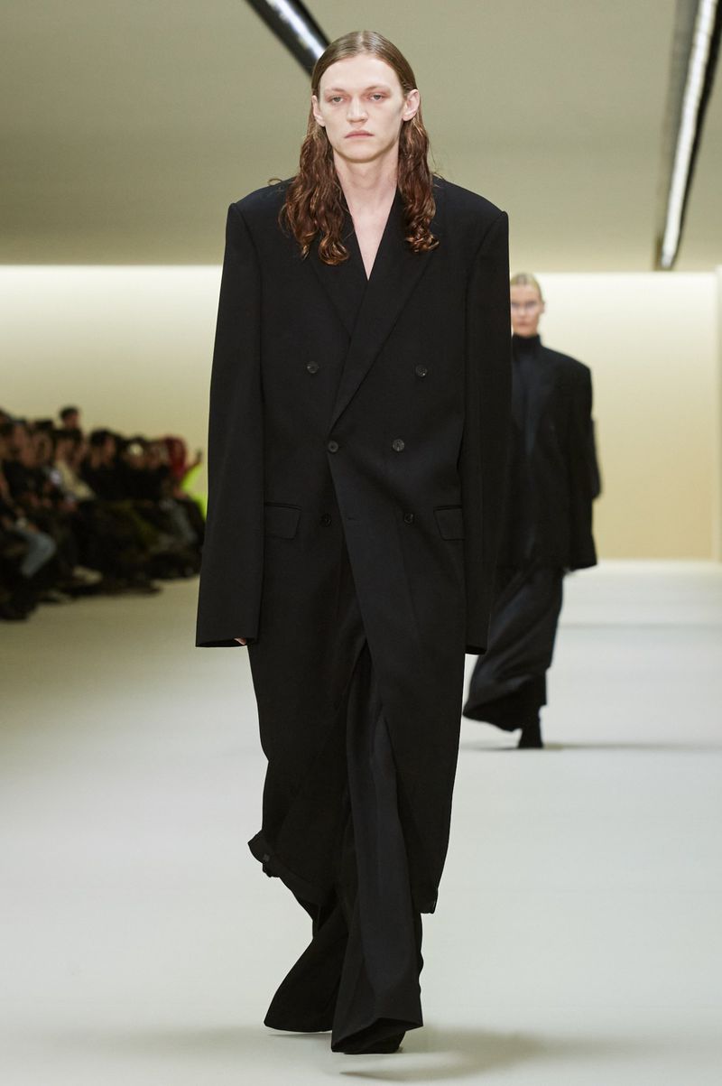 Balenciaga F/W 23 Show (Balenciaga)