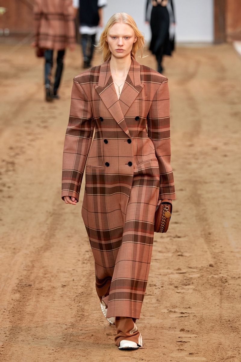 Stella McCartney F/W 23 Show (Stella McCartney)