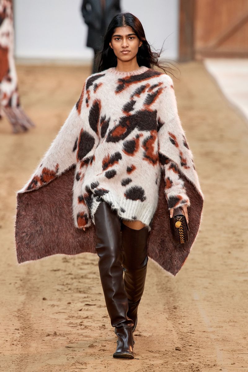 Stella McCartney F/W 23 Show (Stella McCartney)