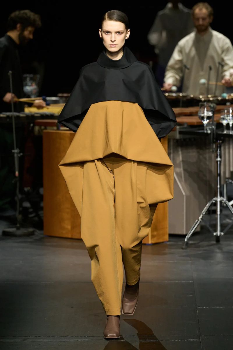 Issey Miyake F/W 23 Show (Issey Miyake)
