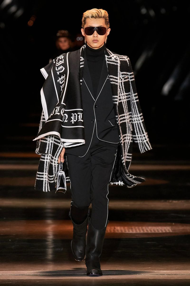 Philipp Plein F/W 23 Show (Philipp Plein)