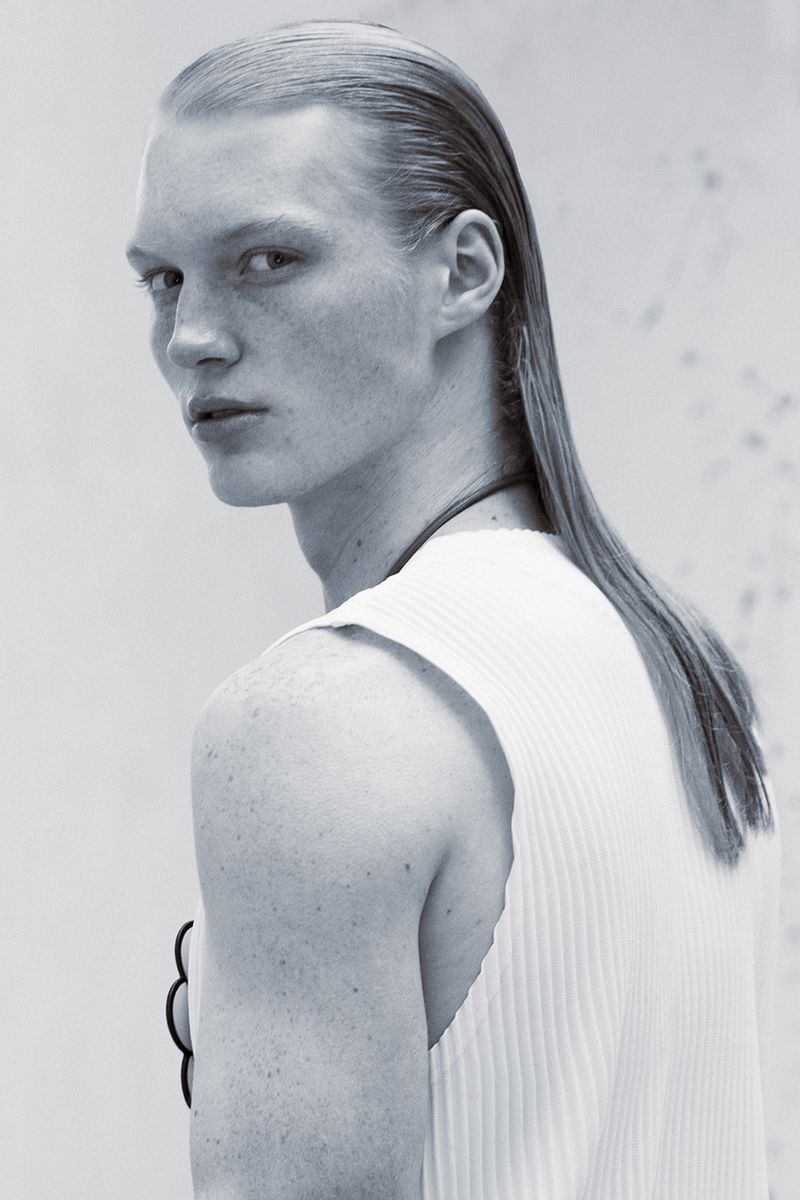 THE OUTSIDER (CAP 74024 Online )