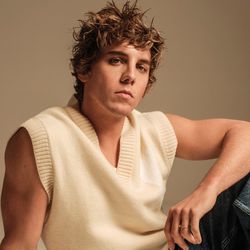 Lukas Gage - Actor Profile - Photos & latest news