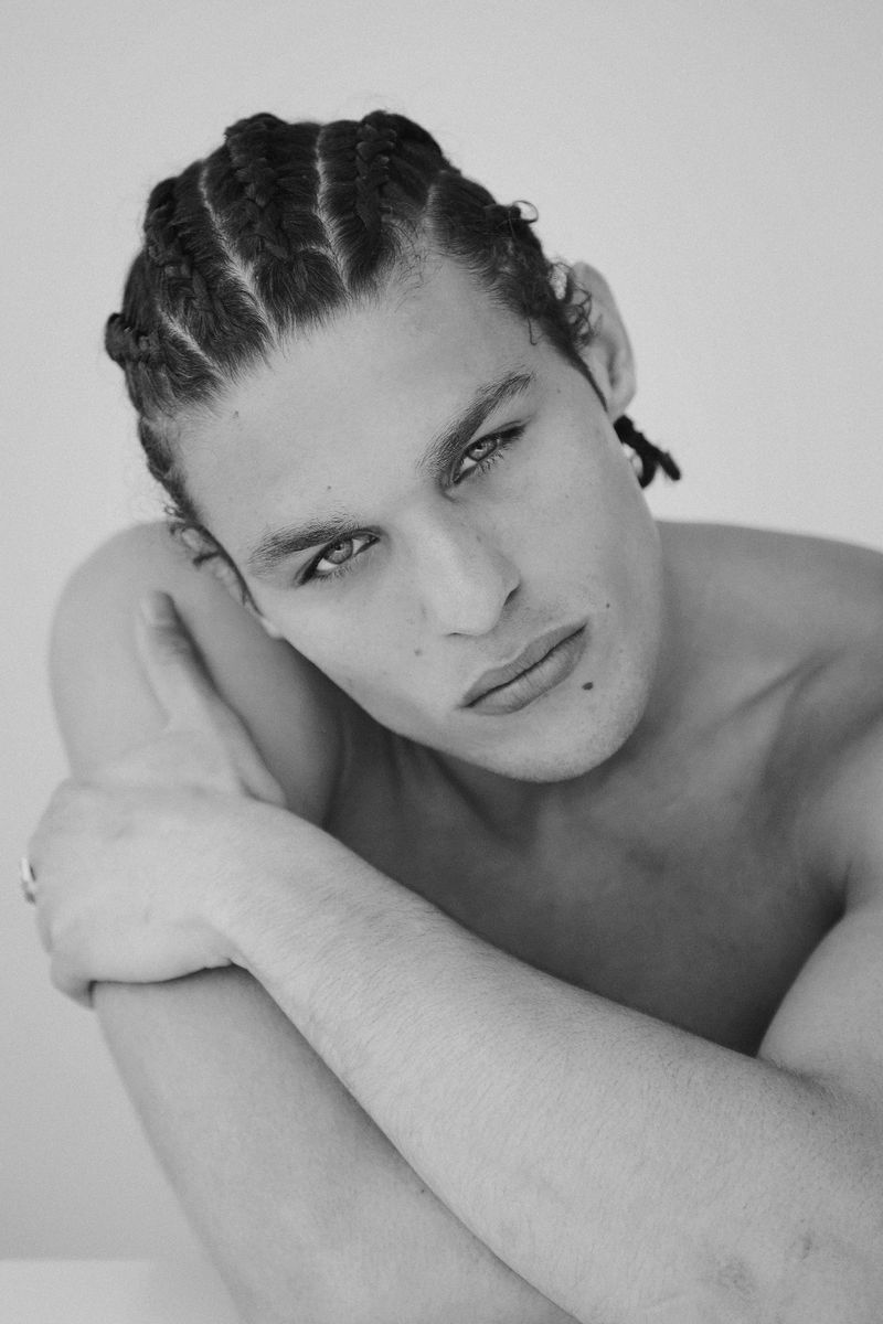 BRYAN MONTAÑEZ PORTRAIT SITTING (Portrait)