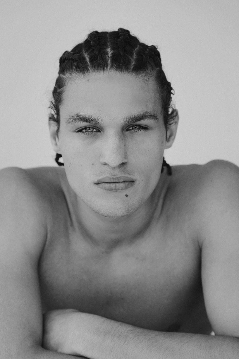 BRYAN MONTAÑEZ PORTRAIT SITTING (Portrait)