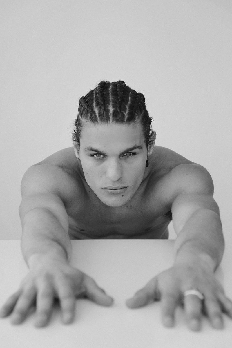 BRYAN MONTAÑEZ PORTRAIT SITTING (Portrait)