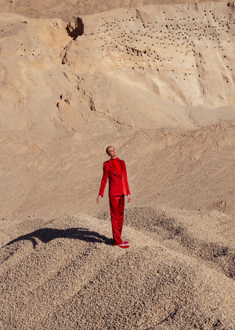 Rojo Vivo for La Vanguardia magazine by Fernando Frade (Various Editorials)