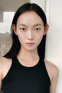 Yihan Zhang - Model Profile - Photos & latest news