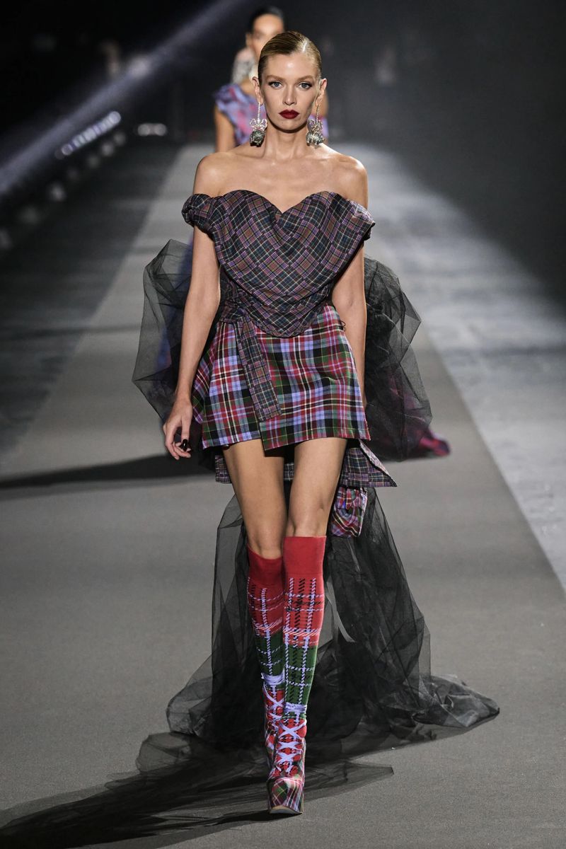 LuisaViaRoma & British Vogue 'Runway Icons' 2023 Show (LUISAVIAROMA.COM)