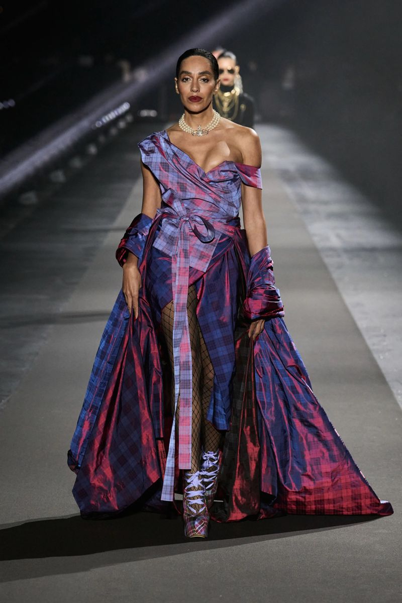 LuisaViaRoma & British Vogue 'Runway Icons' 2023 Show (LUISAVIAROMA.COM)