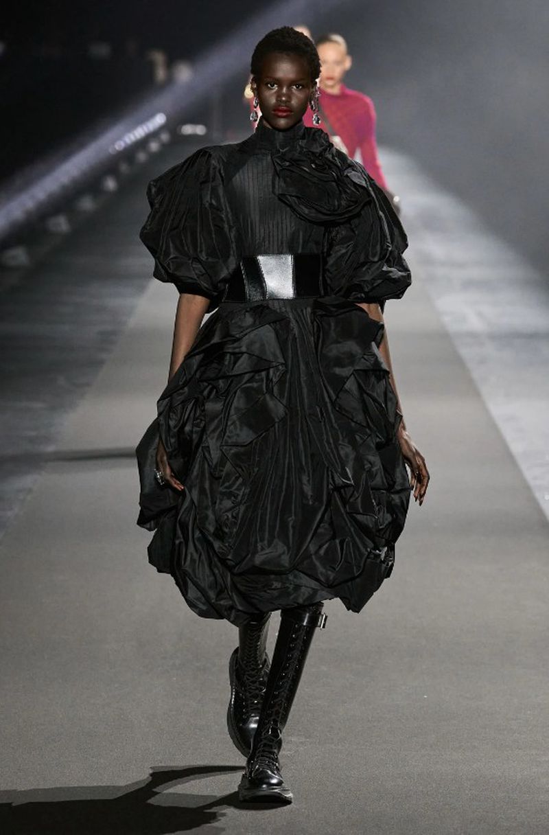 LuisaViaRoma & British Vogue 'Runway Icons' 2023 Show (LUISAVIAROMA.COM)