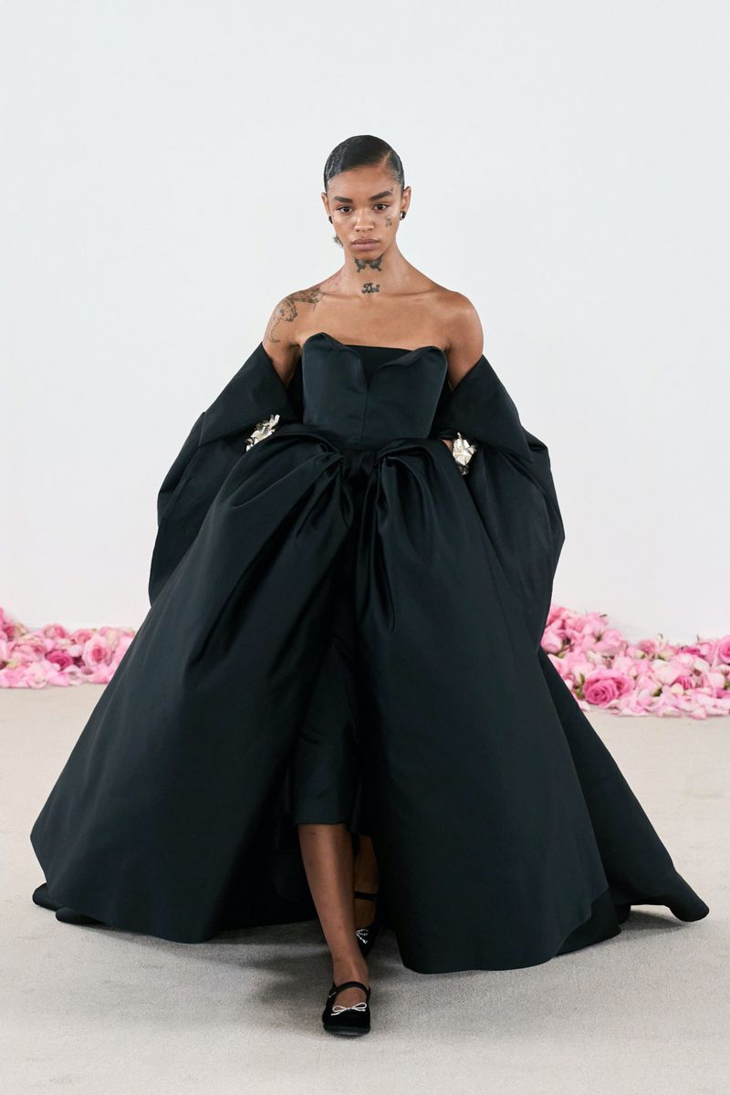 Giambattista Valli Haute Couture Fall 2023 Show (Giambattista Valli)