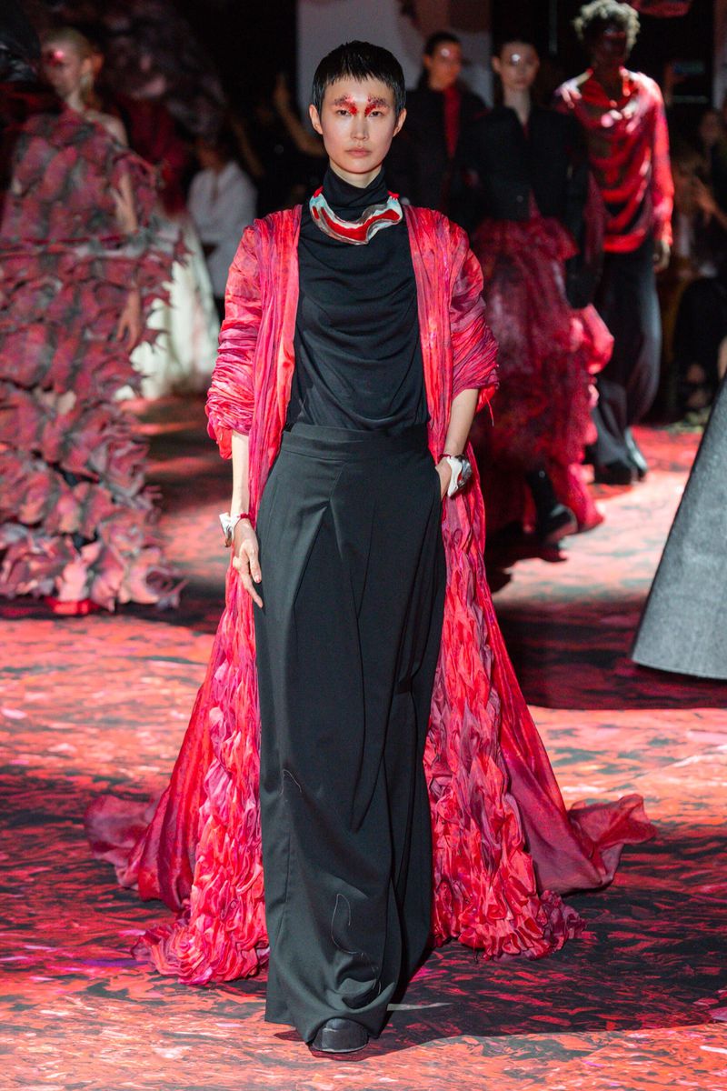 Yuima Nakazato Haute Couture Fall 2023 Show (Various Shows)