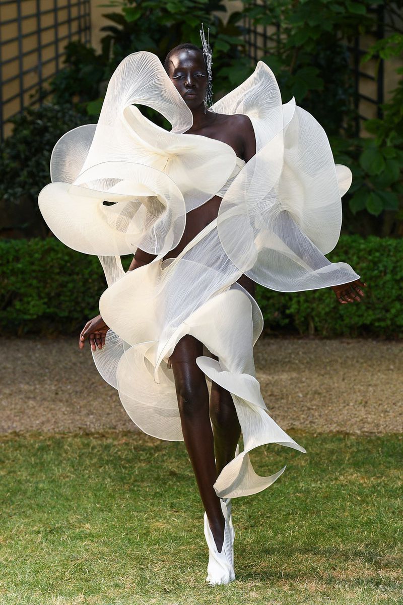 Iris van Herpen Haute Couture Fall 2023 (Iris van Herpen)