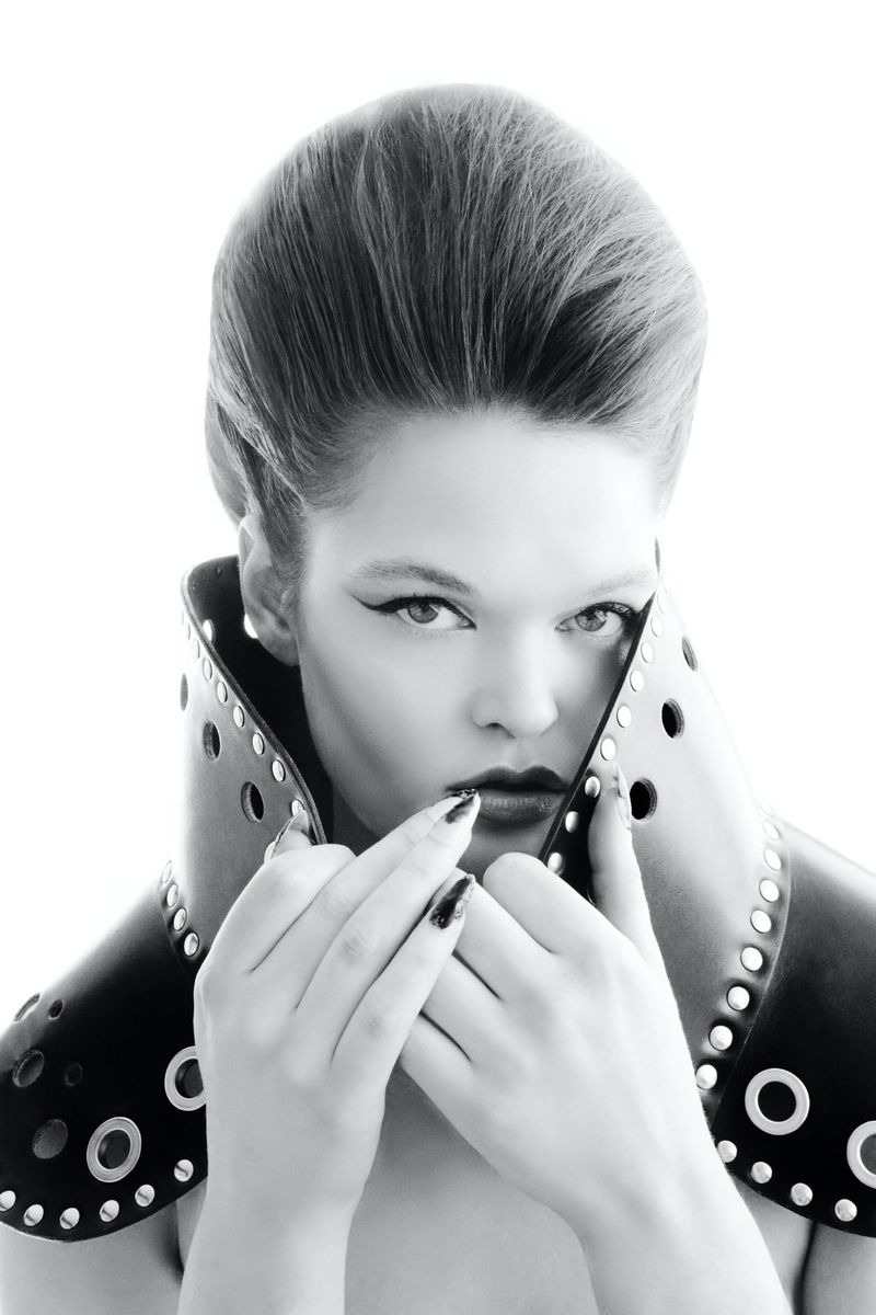 High (Rise) Fashion by Carlos Hernandez (L'Officiel Baltics)