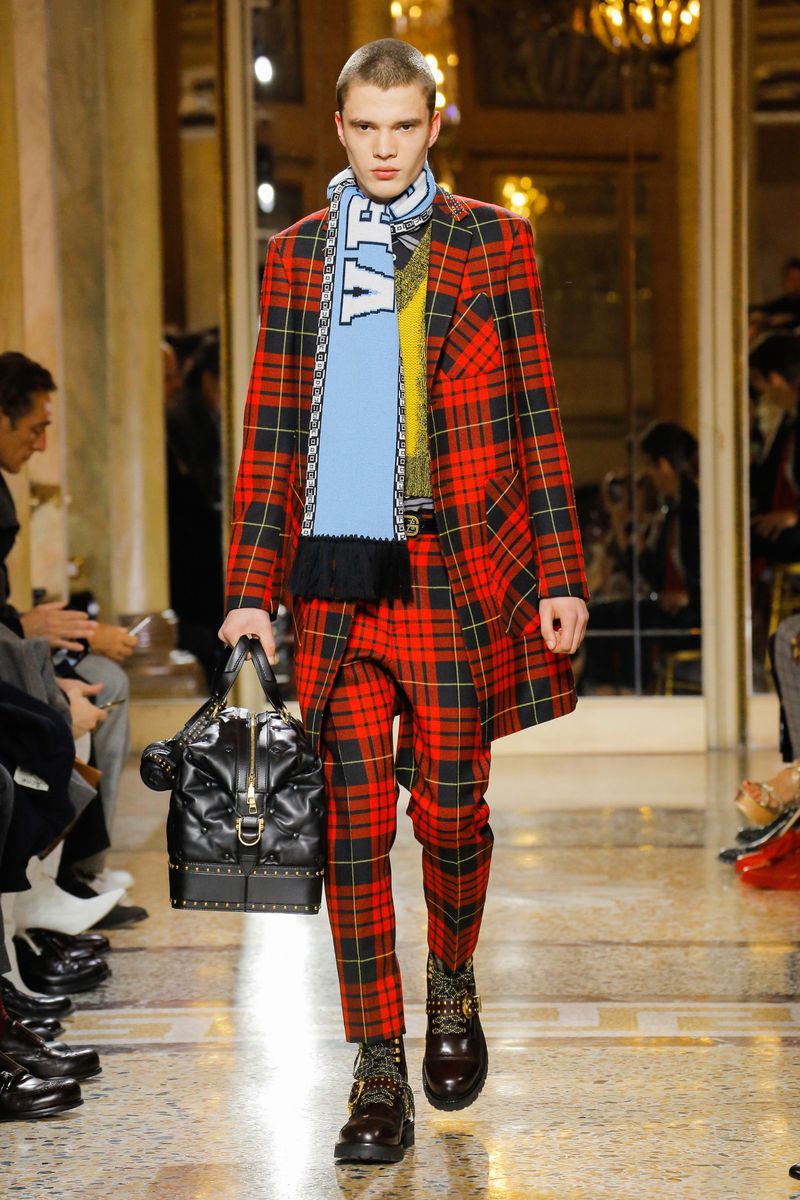 Versace F/W 18 Men's Show (Versace)