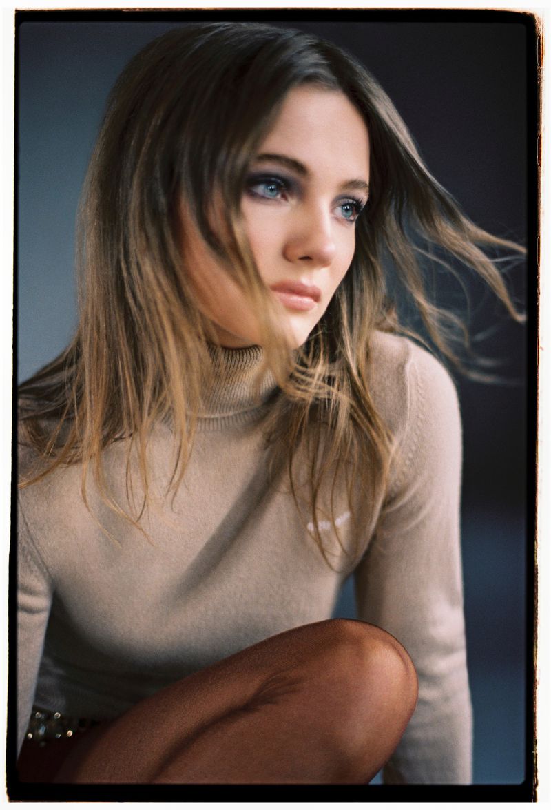 Freya Allan (Numéro Netherlands)