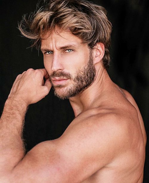 Alejandro Caracuel - Model - detail by people