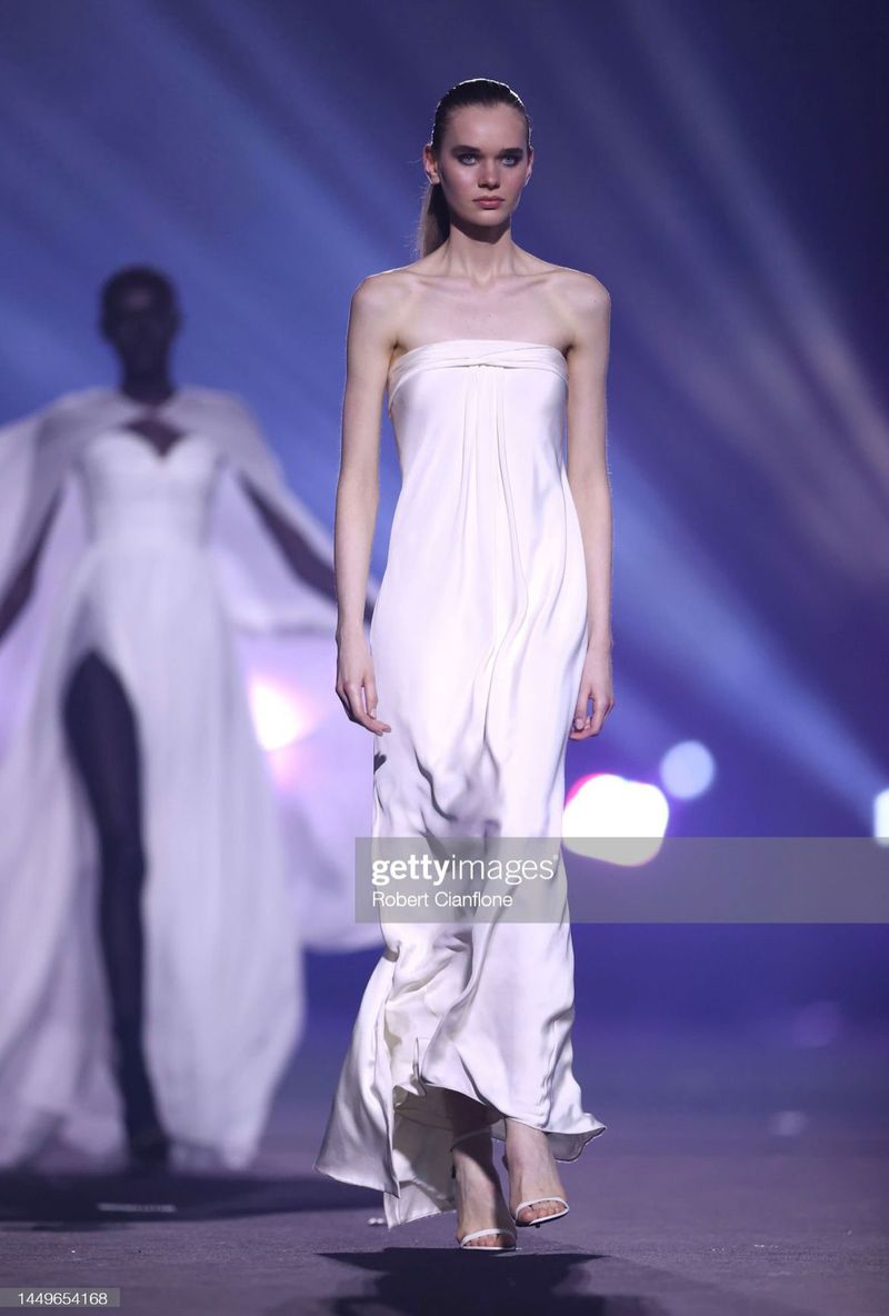 QATAR FASHION UNITED by CR RUNWAY (CR Fashion Book)