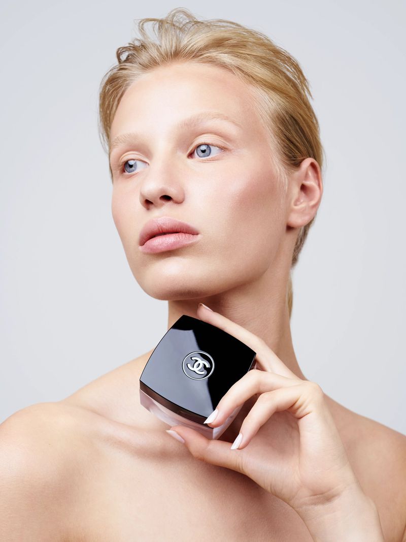 Luxury Skincare Photographer: Yve Adore (L'Officiel Baltics)
