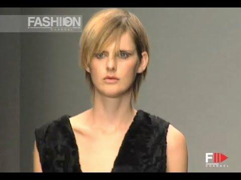 Prada F/W 2001 Show (Prada)