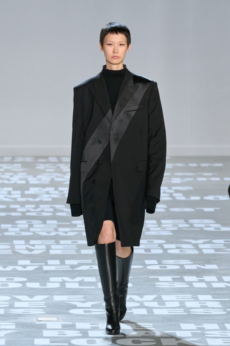Helmut Lang S/S 24 Show (Helmut Lang)