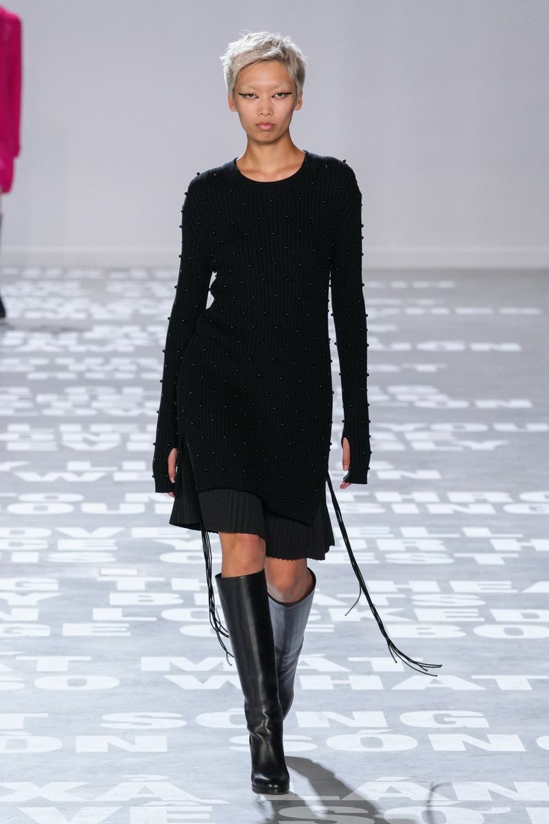 Helmut Lang S/S 24 Show (Helmut Lang)