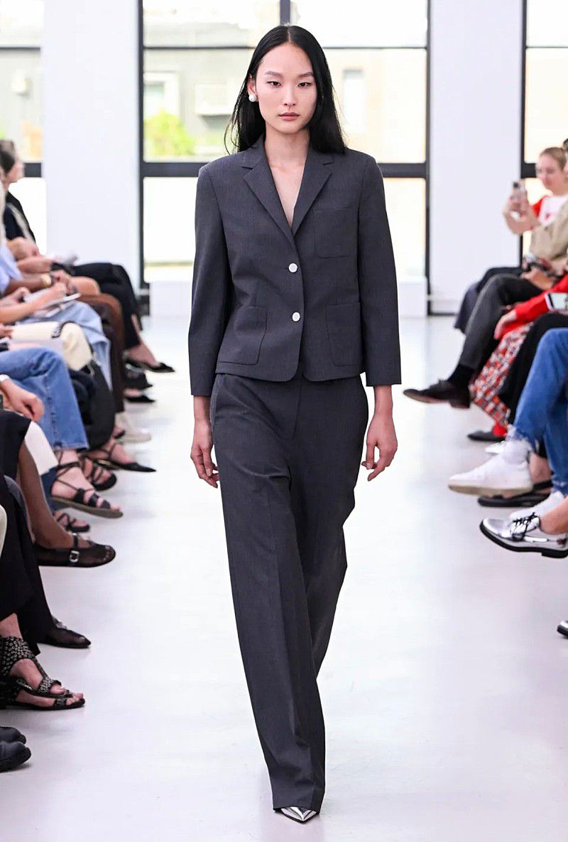 Theory S/S 24 Show (Theory)