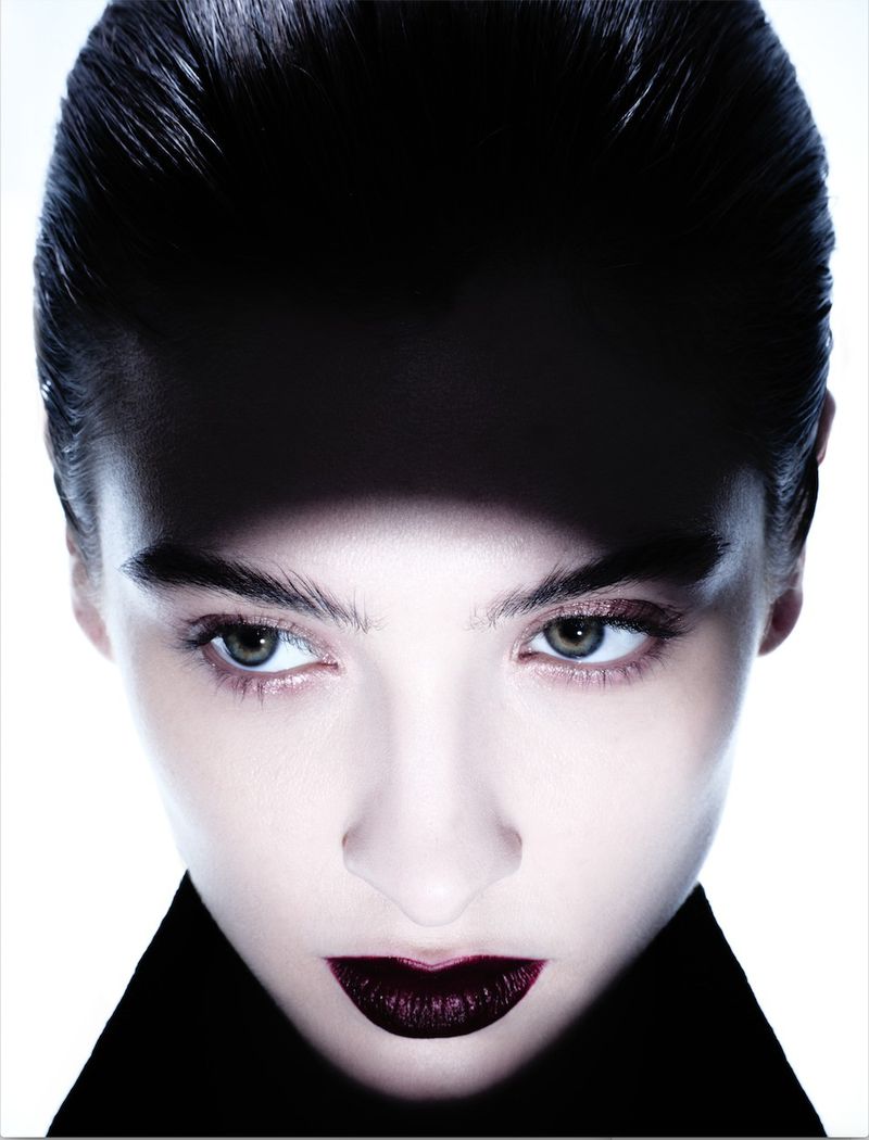 Seeing Rouge (L'Officiel Italia)