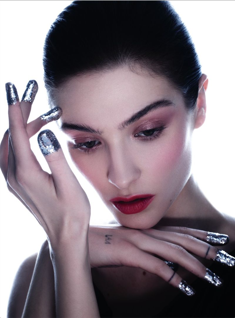 Seeing Rouge (L'Officiel Italia)