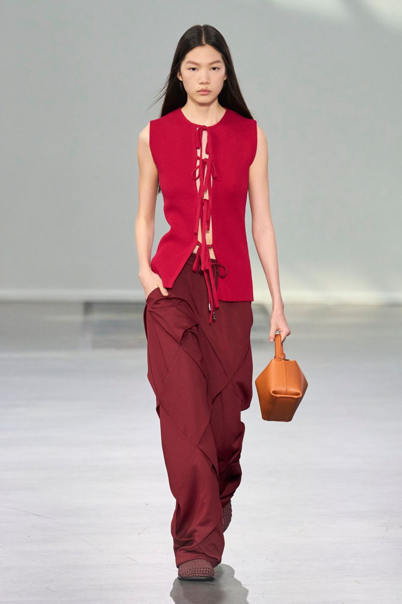 J.W. Anderson S/S 24 Show (J.W. Anderson)