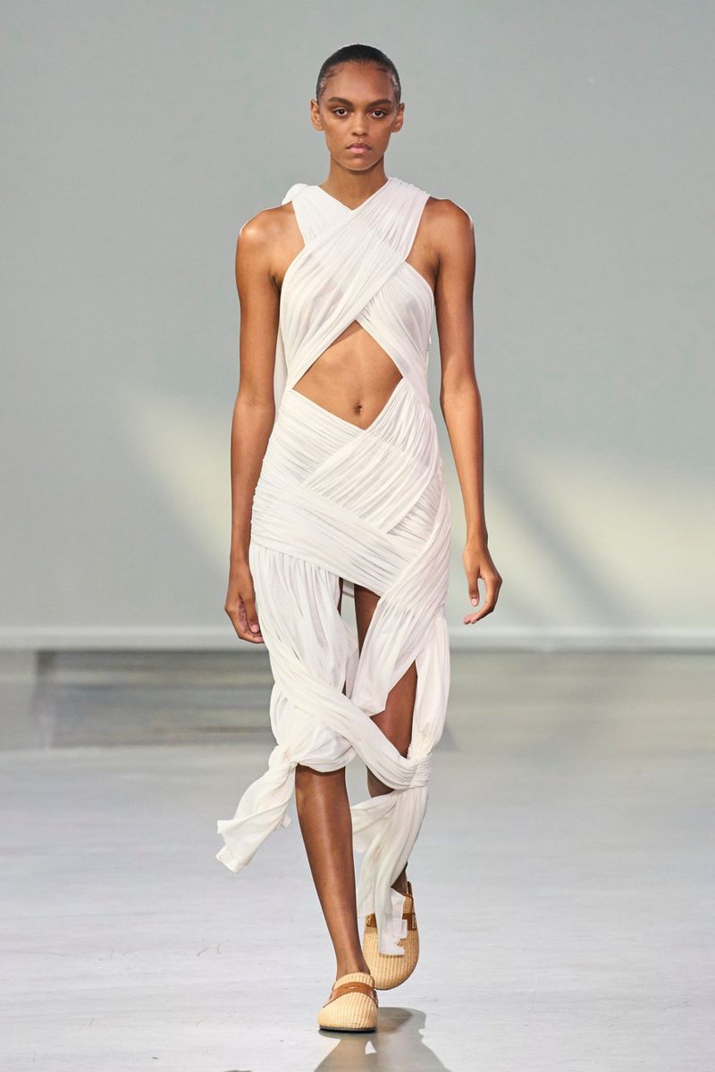 J.W. Anderson S/S 24 Show (J.W. Anderson)